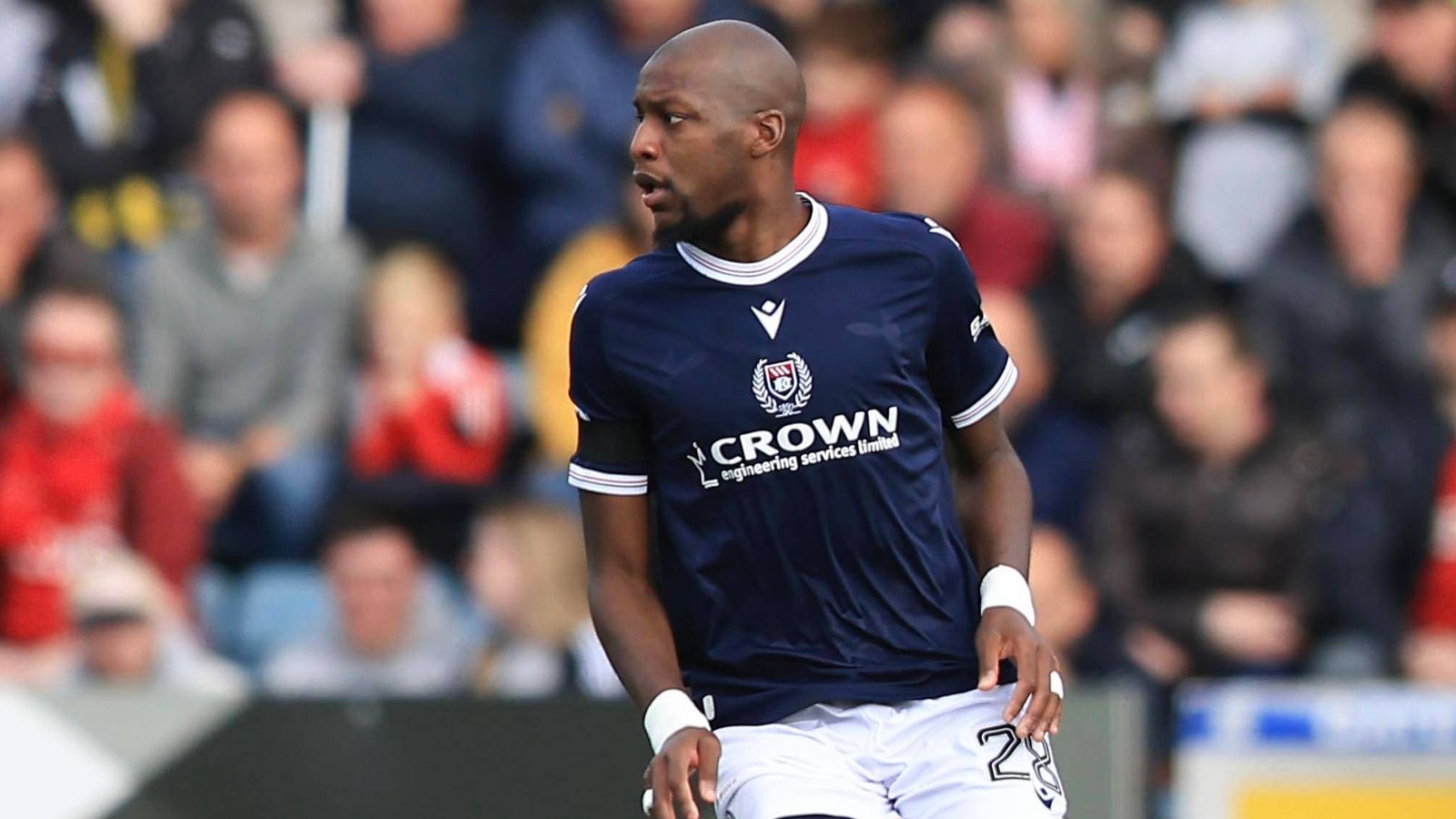 Dundee-Spieler Mohamed Sylla kollabiert bei Ligaspiel in Schottland ...