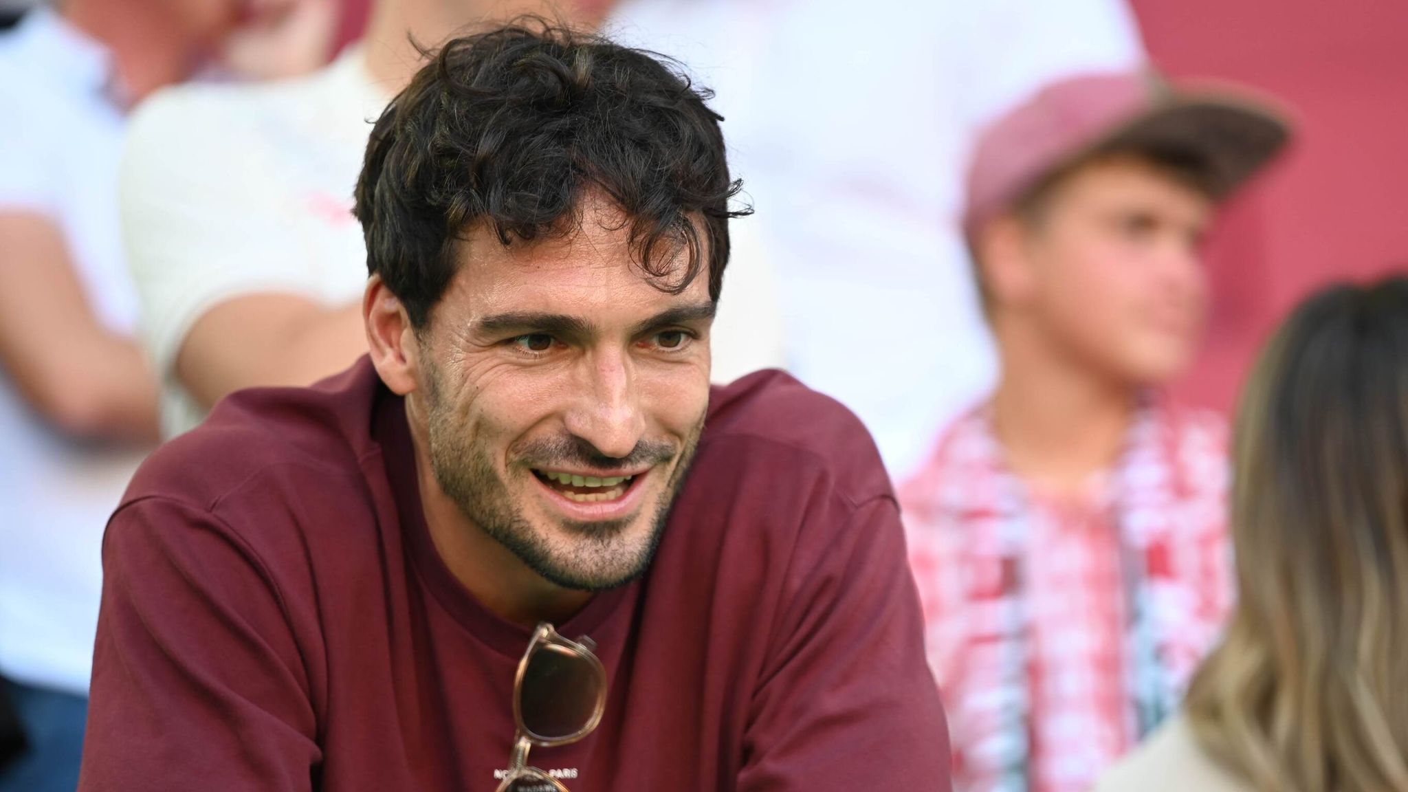 Mats Hummels stellt sich den Fans der AS Rom vor | Fußball News | Sky Sport