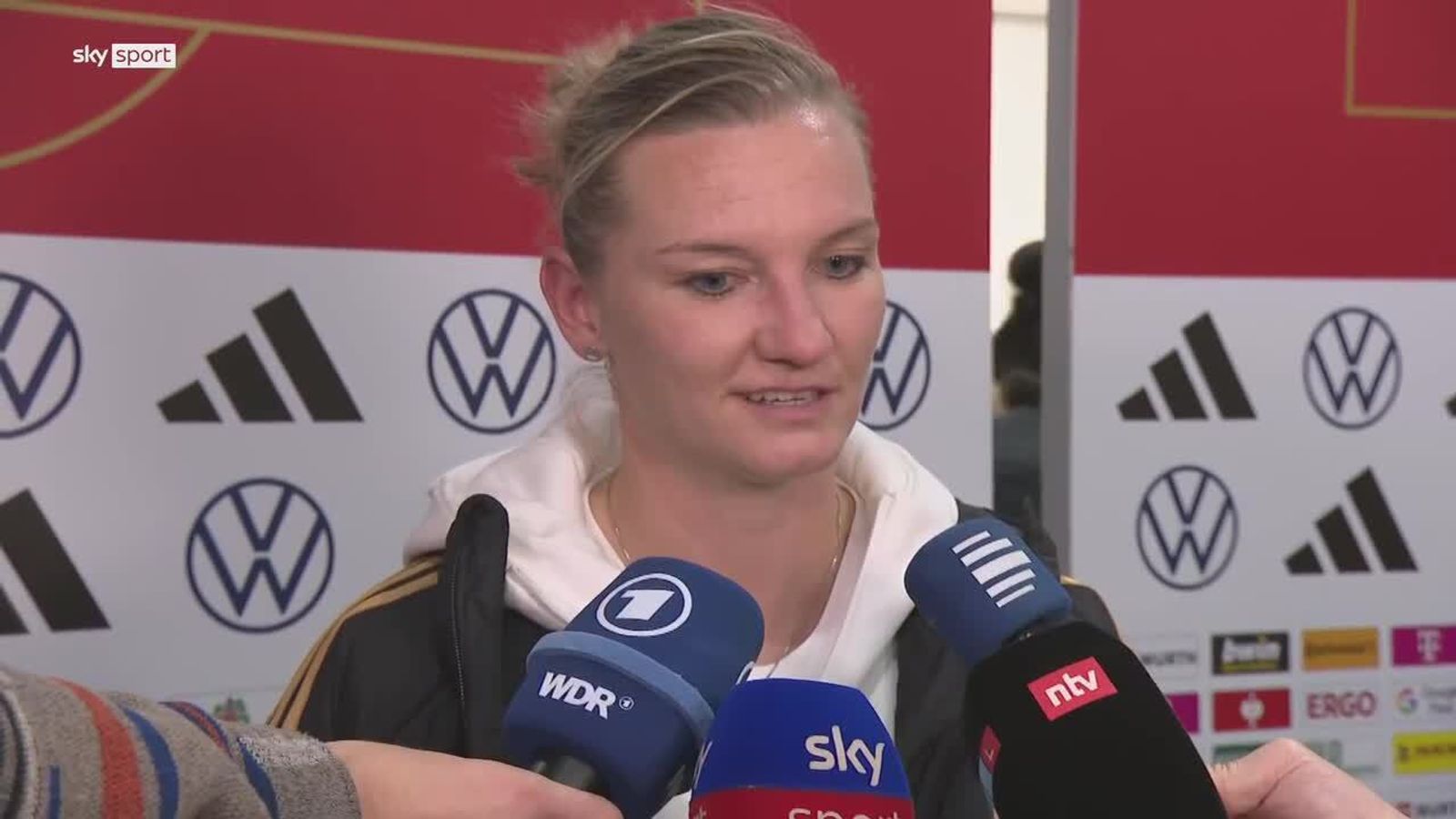 Alexandra Popp über ihren emotionalen Abschied von den DFB-Frauen ...