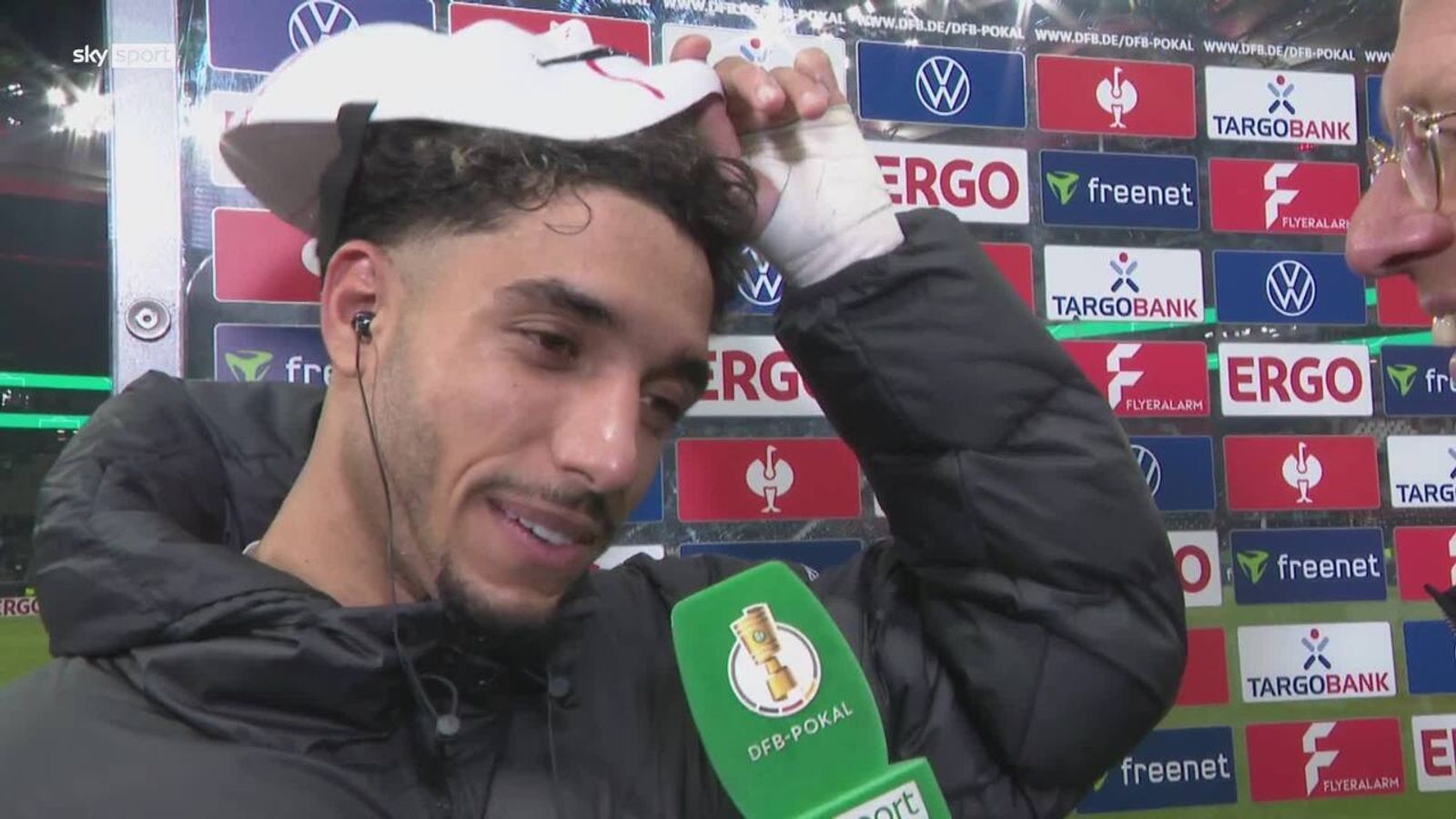 EIntrarcht Frankfurts Omar Marmoush über seinen ungewöhnlichen Jubel ...