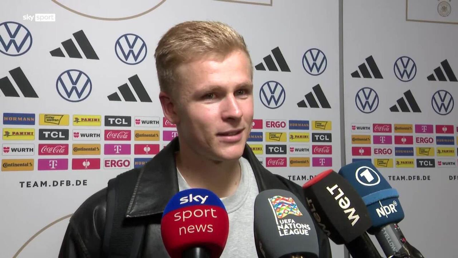 Debüt-Trikot von Jonny Burkardt ''kommt in den Keller'' | Fußball News ...