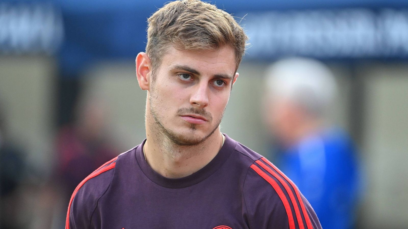 Josip Stanisic soll Mitte Dezember ins Bayern-Training zurückkehren ...
