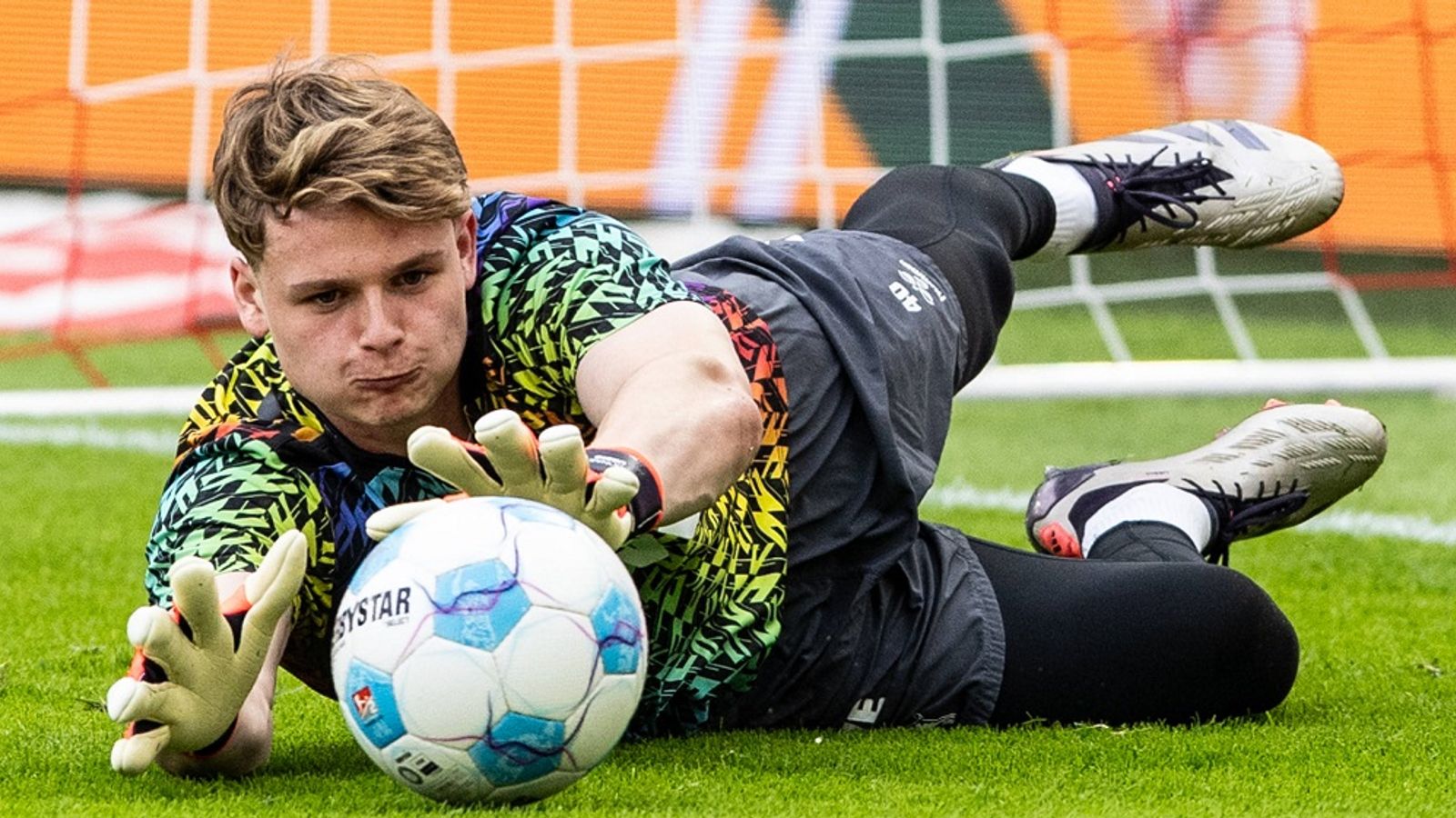 Eberl und Keller mit Geheimtreffen im Poker um Torwart Jonas Urbig ...