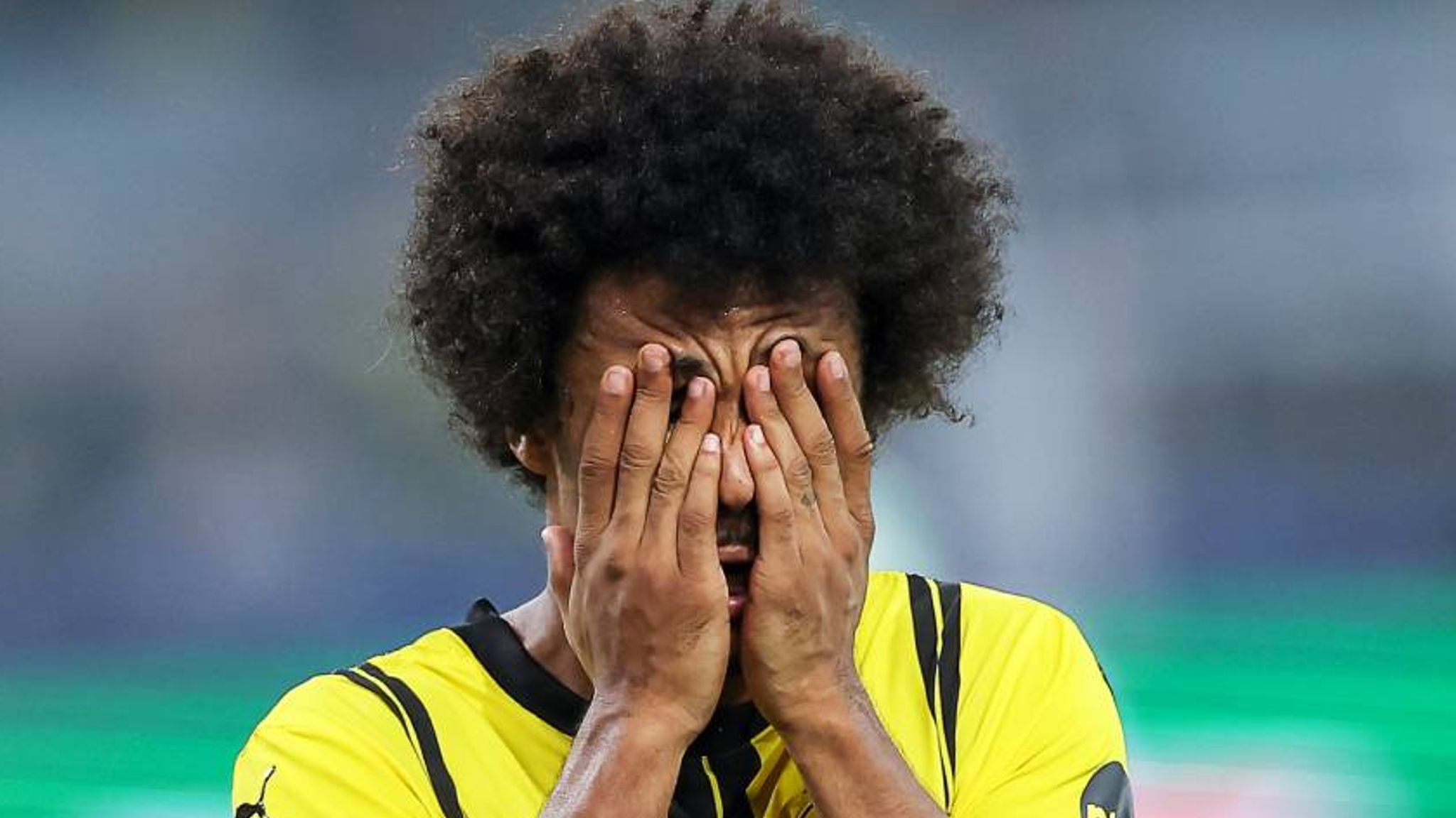 Karim Adeyemi fällt mit Muskelfaserriss beim BVB wochenlang aus ...