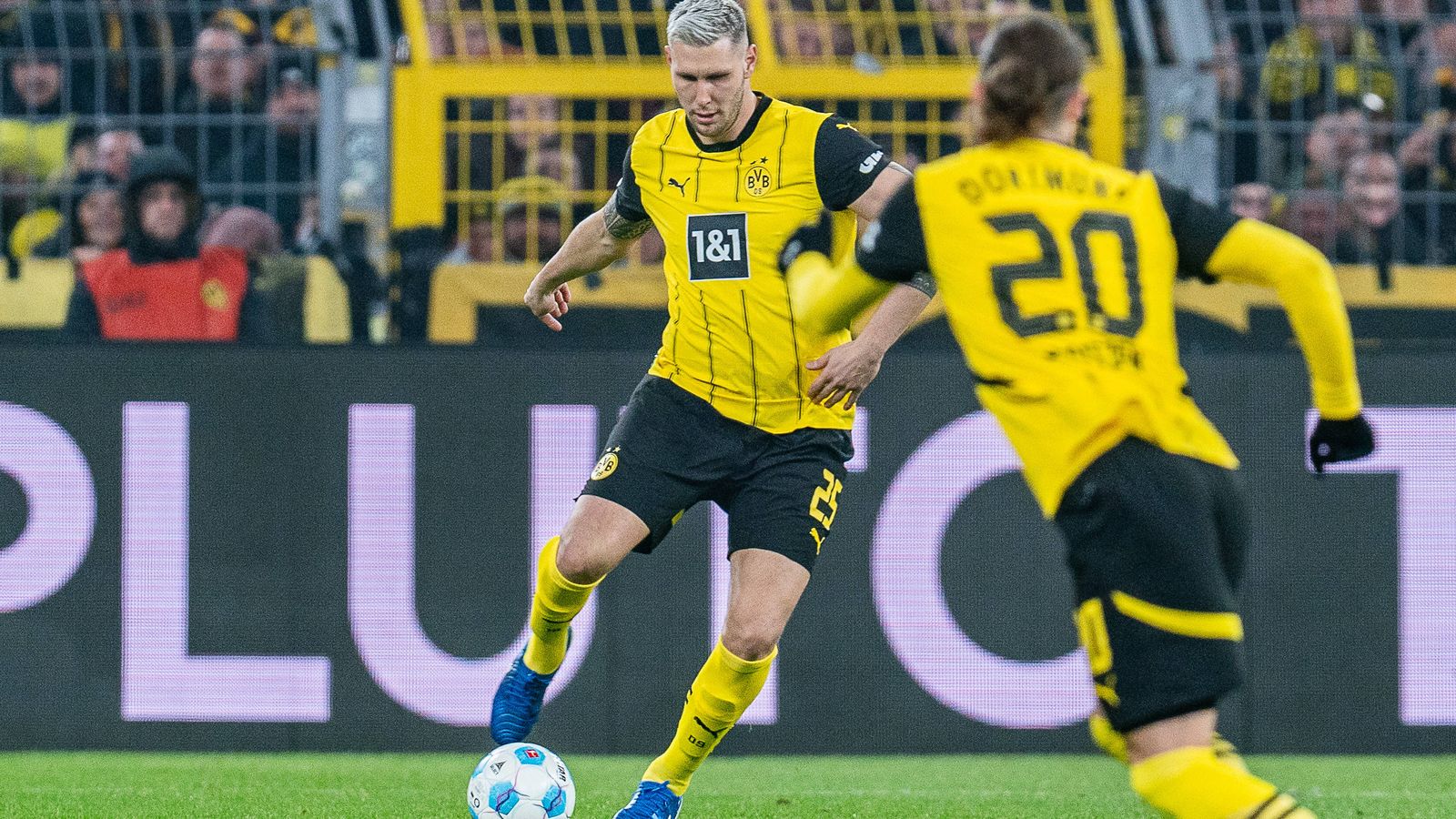 Felix Nmecha überzeugt beim BVB im Klassiker mit einer guten Leistung ...