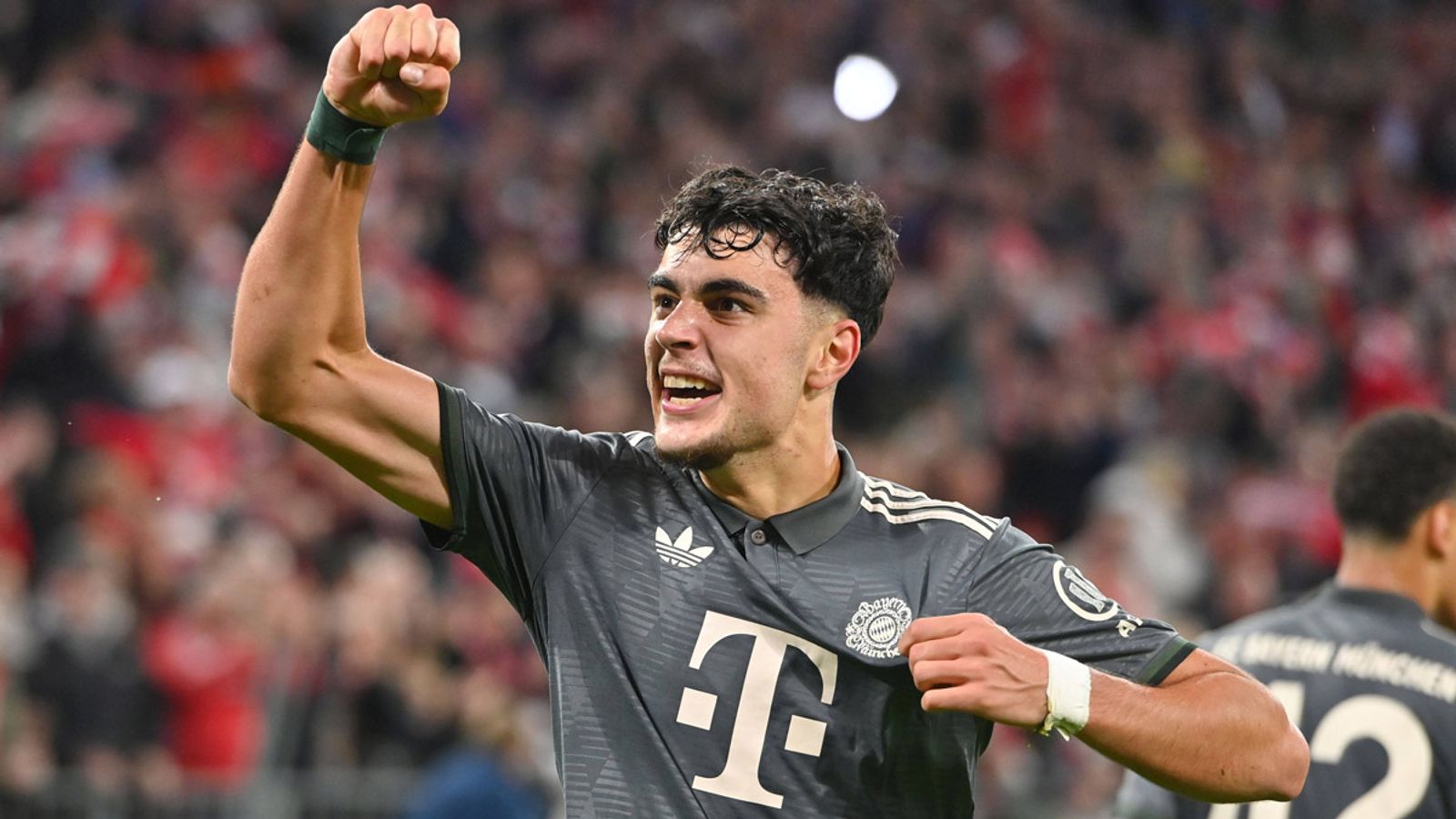 Aleksandar Pavlovic über Ziele mit dem FC Bayern | Fußball News | Sky Sport