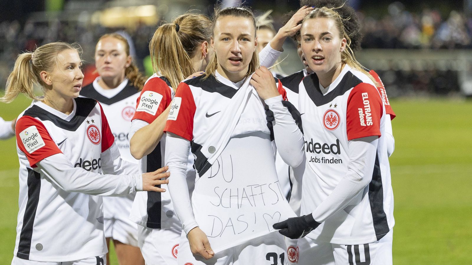 Eintracht Frankfurt hat in der Frauen-Bundesliga Platz Eins vorerst ...