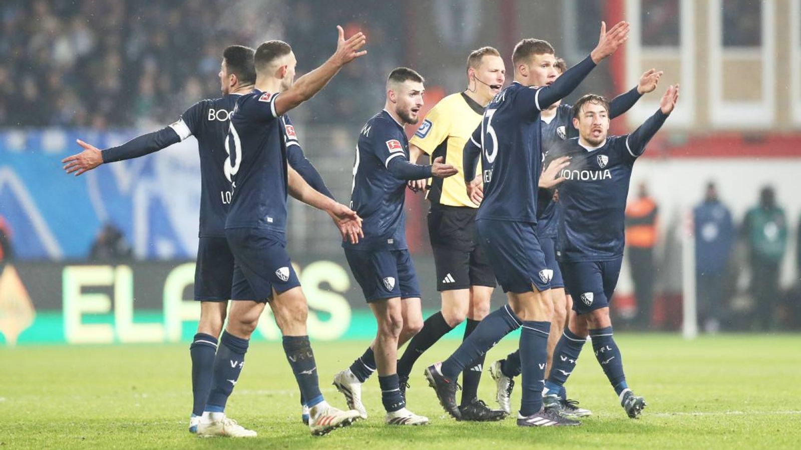 Schiedsrichter Martin Petersen erhält ein Lob vom DFB für seine ...