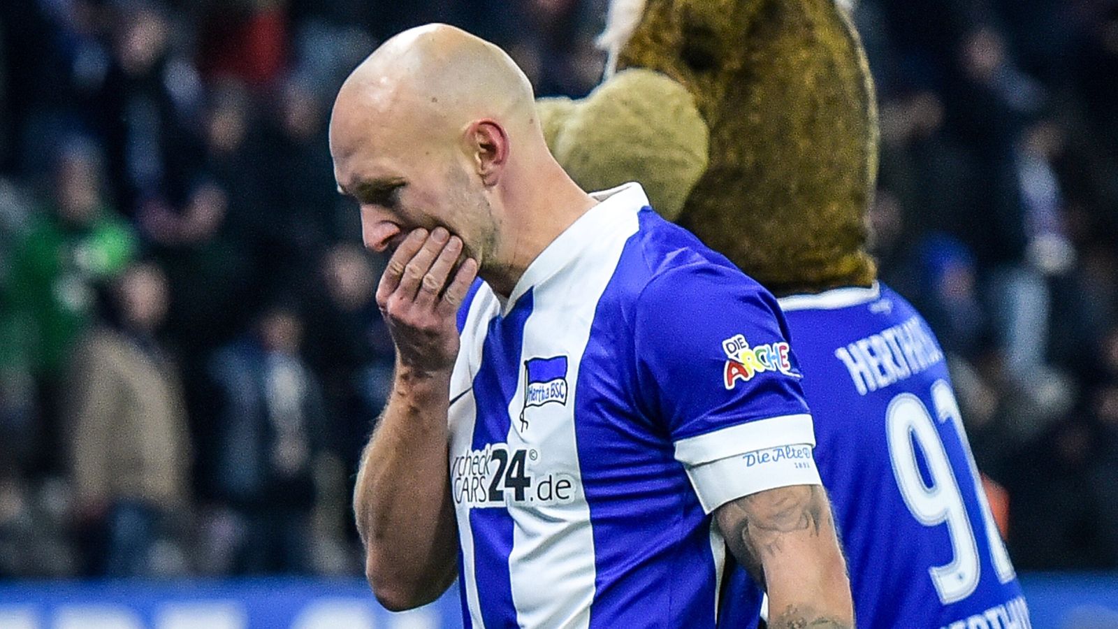 Hertha-BSC-Kapitän Toni Leistner stellt Mannschaft in Frage | Fußball ...