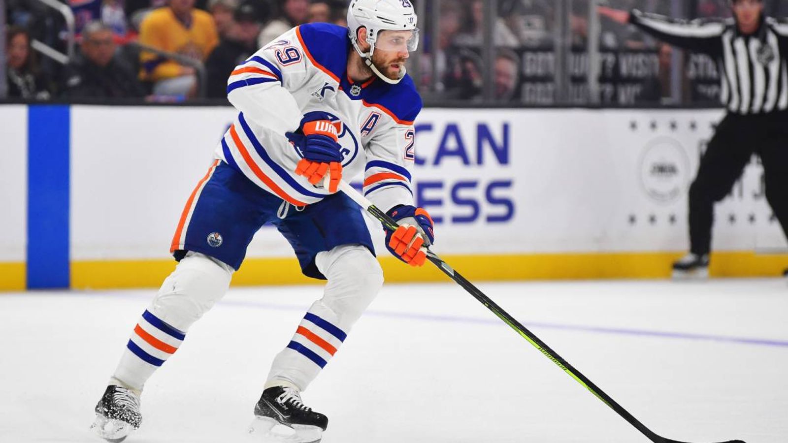 Leon Draisaitl gewinnt in der NHL mit Edmonton Oilers gegen Blackhawks ...