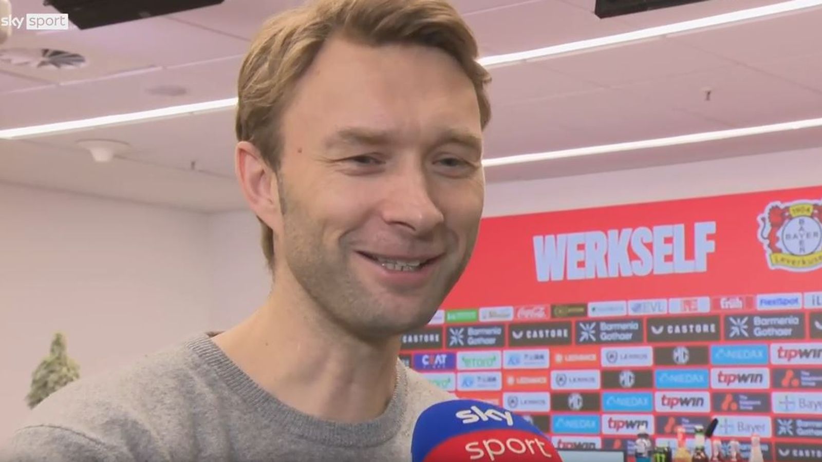 Bayer-Geschäftsführer Simon Rolfes im Sky Interview über Xabi Alonso ...