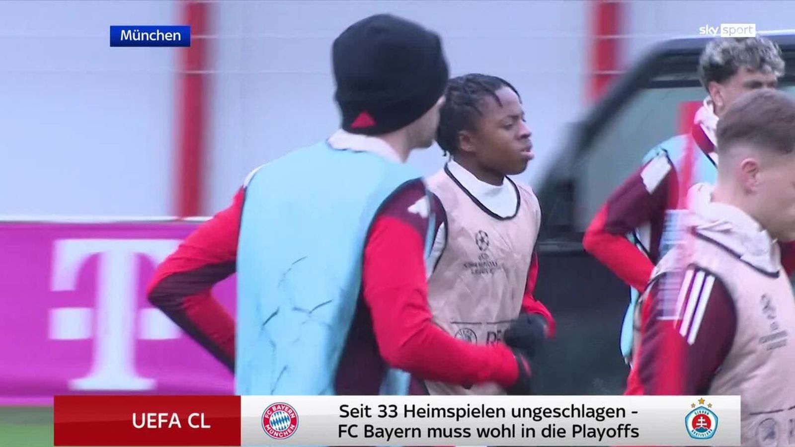 FC Bayern trainiert vor letztem Champions League Spiel mit 16-Jährigem ...