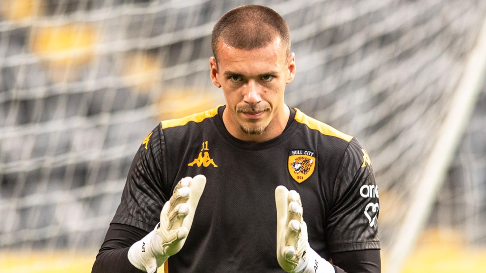 1. FC Köln holt Anthony Racioppi als Nachfolger von Jonas Urbig ...