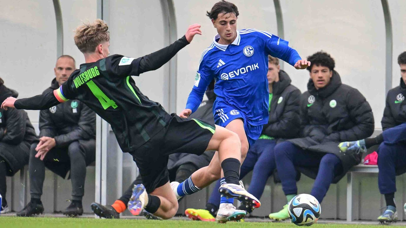 Schalke stattet Ayman Gulasi mit Profivertrag aus | Transfer Centre ...