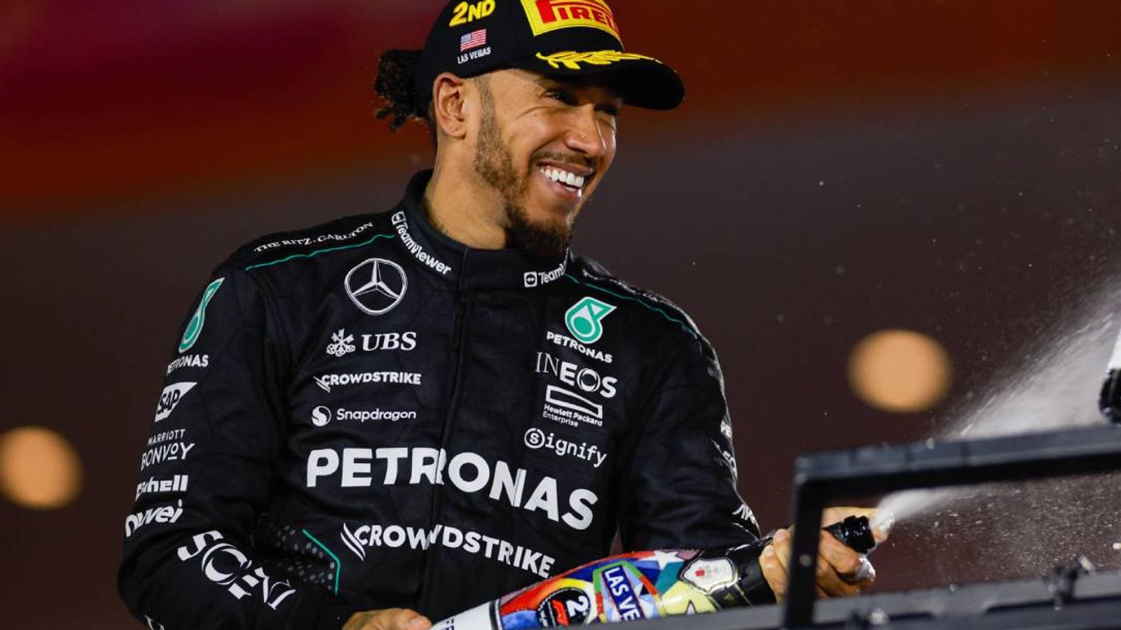 Lewis Hamilton feiert seinen 40. Geburtstag und wünscht sich Erfolge mit Ferrari | Formel 1 News ...