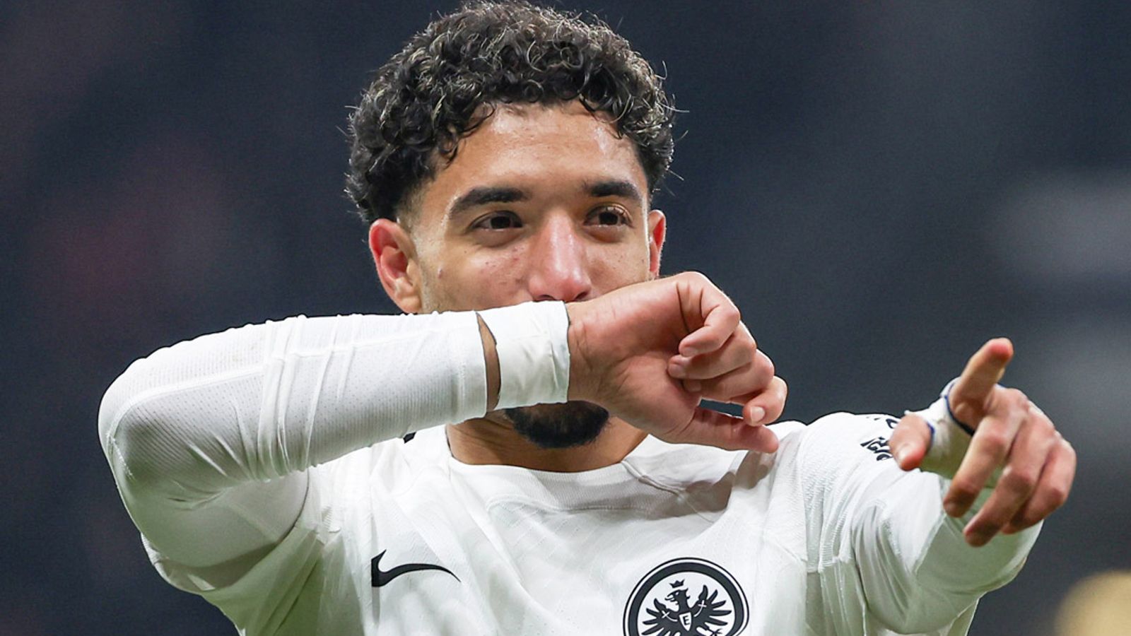 Omar Marmoush wechselt von Eintracht Frankfurt zu Manchester City ...