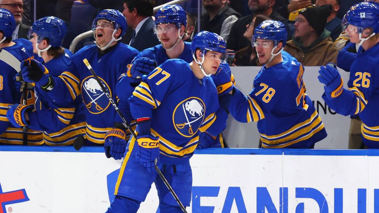 John-Jason Peterka erzielt beim Sieg der Buffalo Sabres gegen die ...