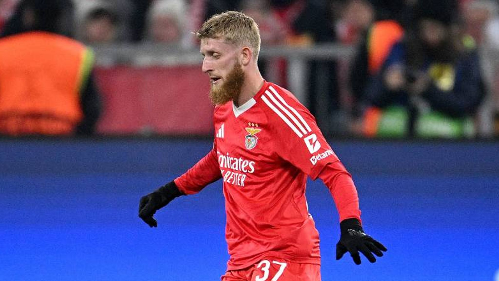 Jan-Niklas Beste steht vor einem Wechsel zum SC Freiburg | Transfer Centre News | Sky Sport