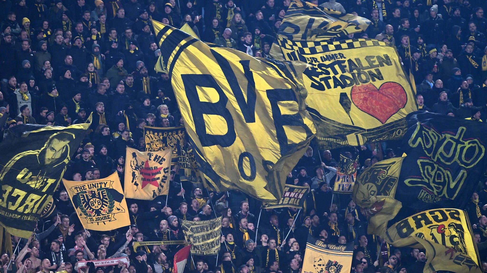 Nach Pleite in der Champions League: BVB-Fans zerlegen Toiletten im ...