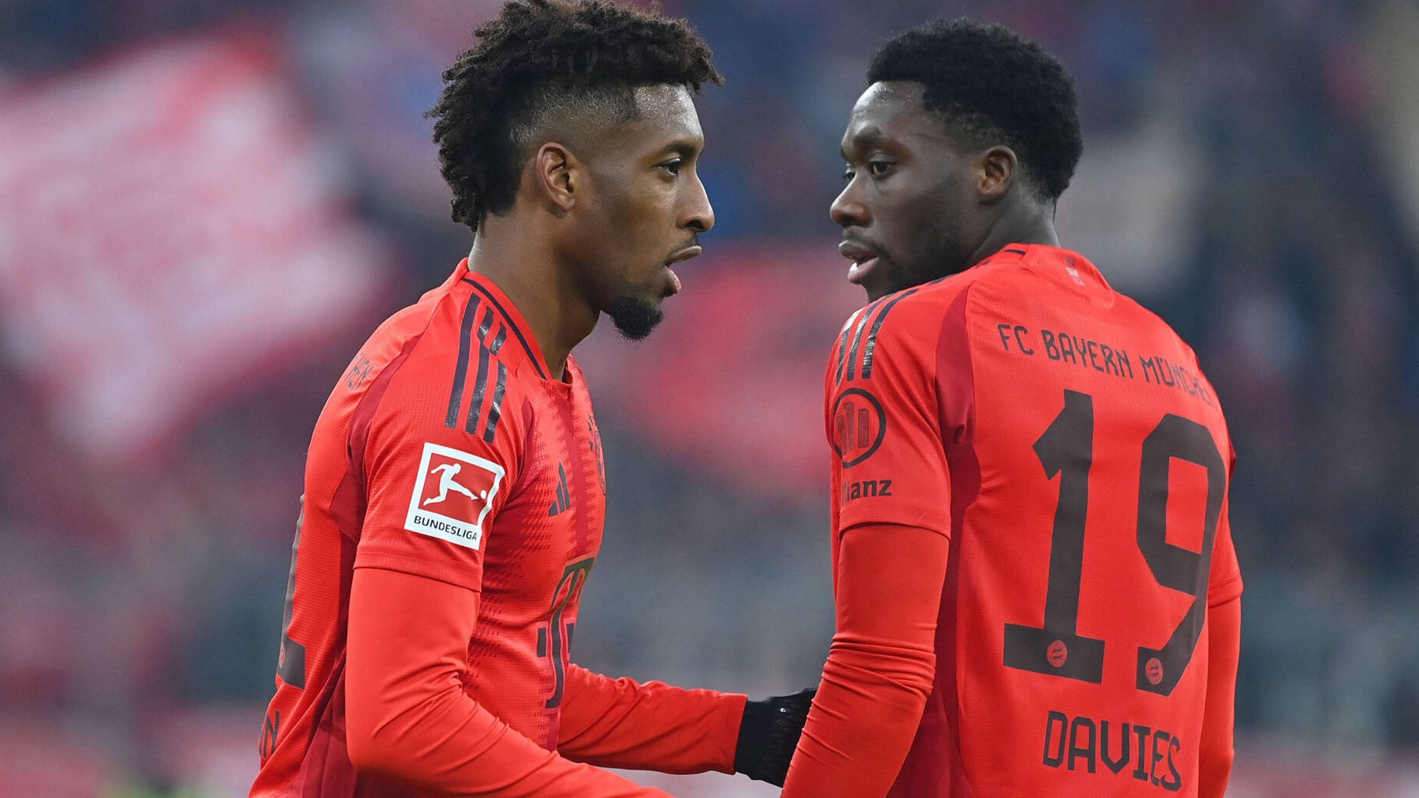 Alphonso Davies vom FC Bayern wird zwischen vier und sechs Wochen ausfallen | Fußball News | Sky ...