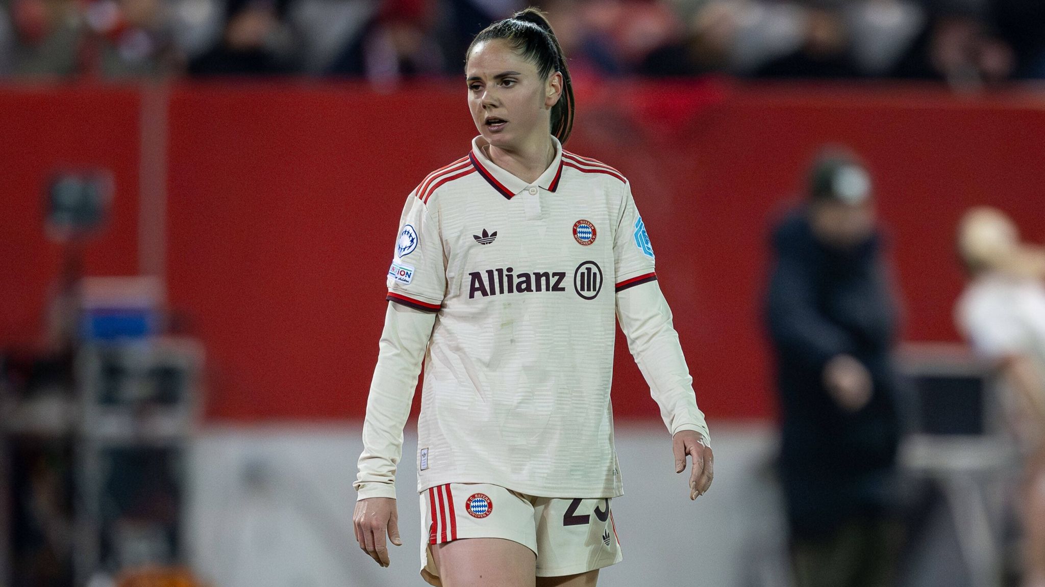 Sarah Zadrazil von FC Bayern München fällt verletzt aus | Fußball News ...