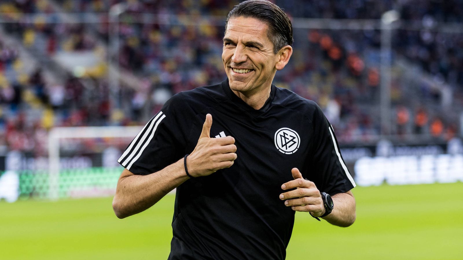 Schiedsrichter Deniz Aytekin steht nach Verletzung vor dem Comeback | Fußball News | Sky Sport