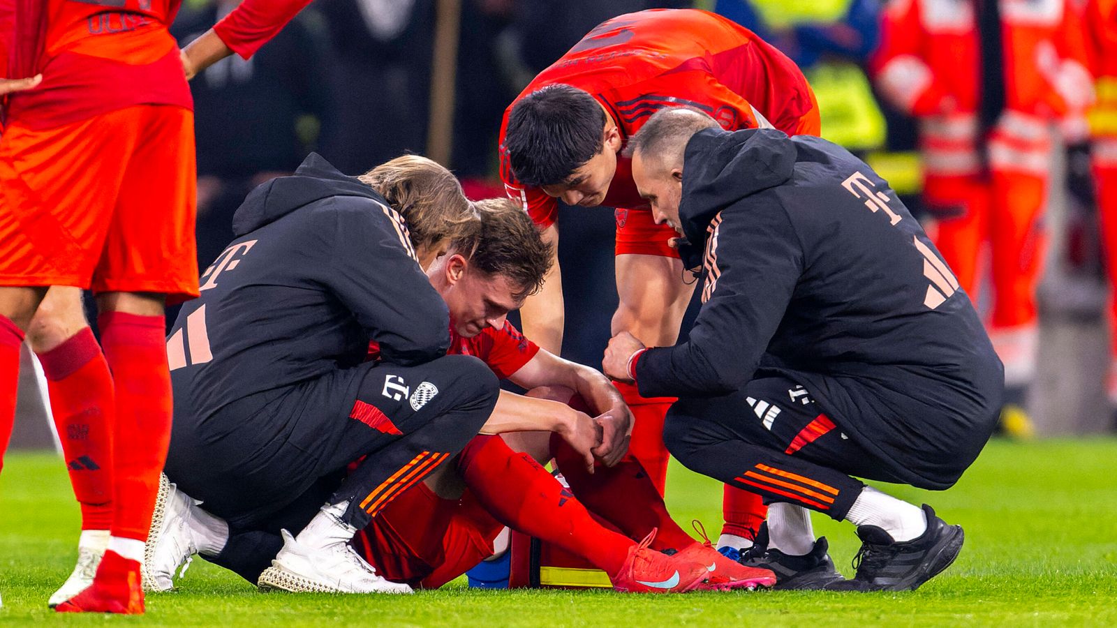 FC Bayern gibt Diagnose bei Joshua Kimmich bekannt | Fußball News | Sky ...