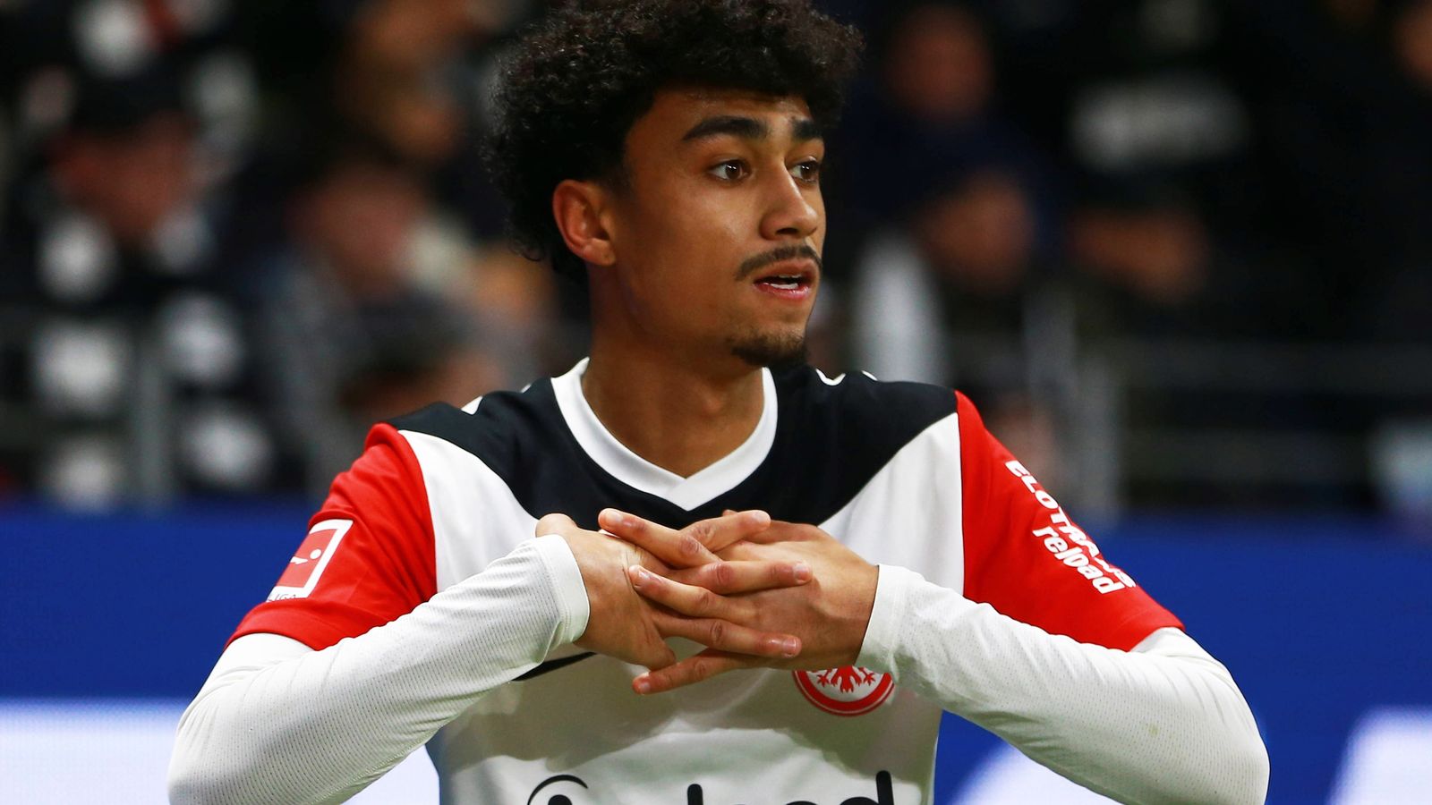 Eintracht Frankfurt verlängert mit Nathaniel Brown | Transfer Centre ...