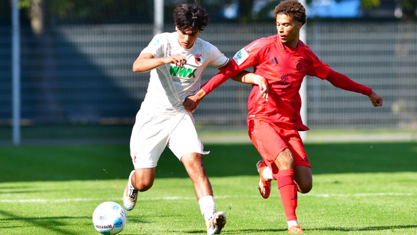 Mehrere Klubs dran: FCA-Talent heiß begehrt | Transfer Centre News | Sky Sport