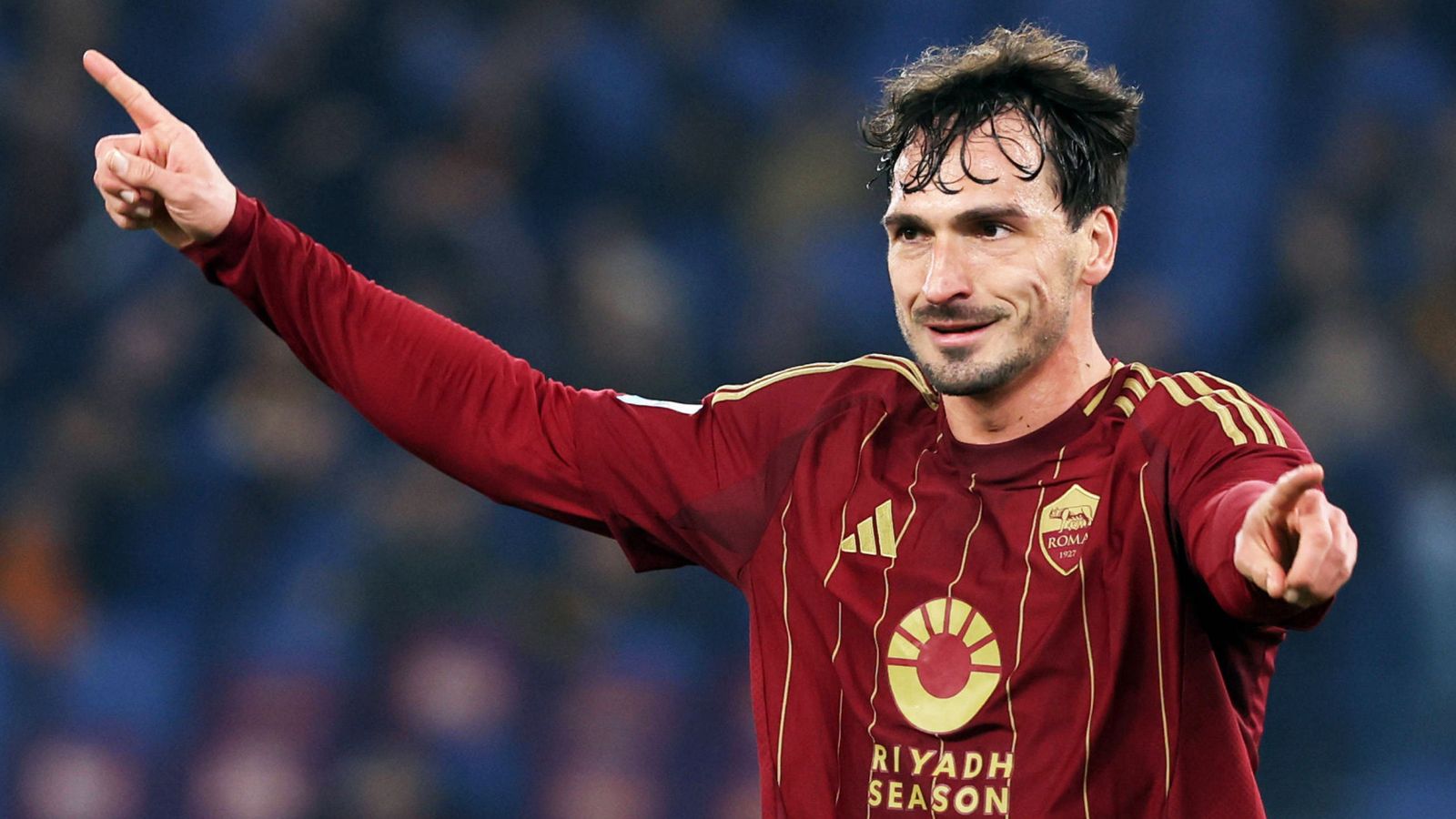 Mats Hummels wartet mit der Entscheidung über seine Zukunft bei der AS ...