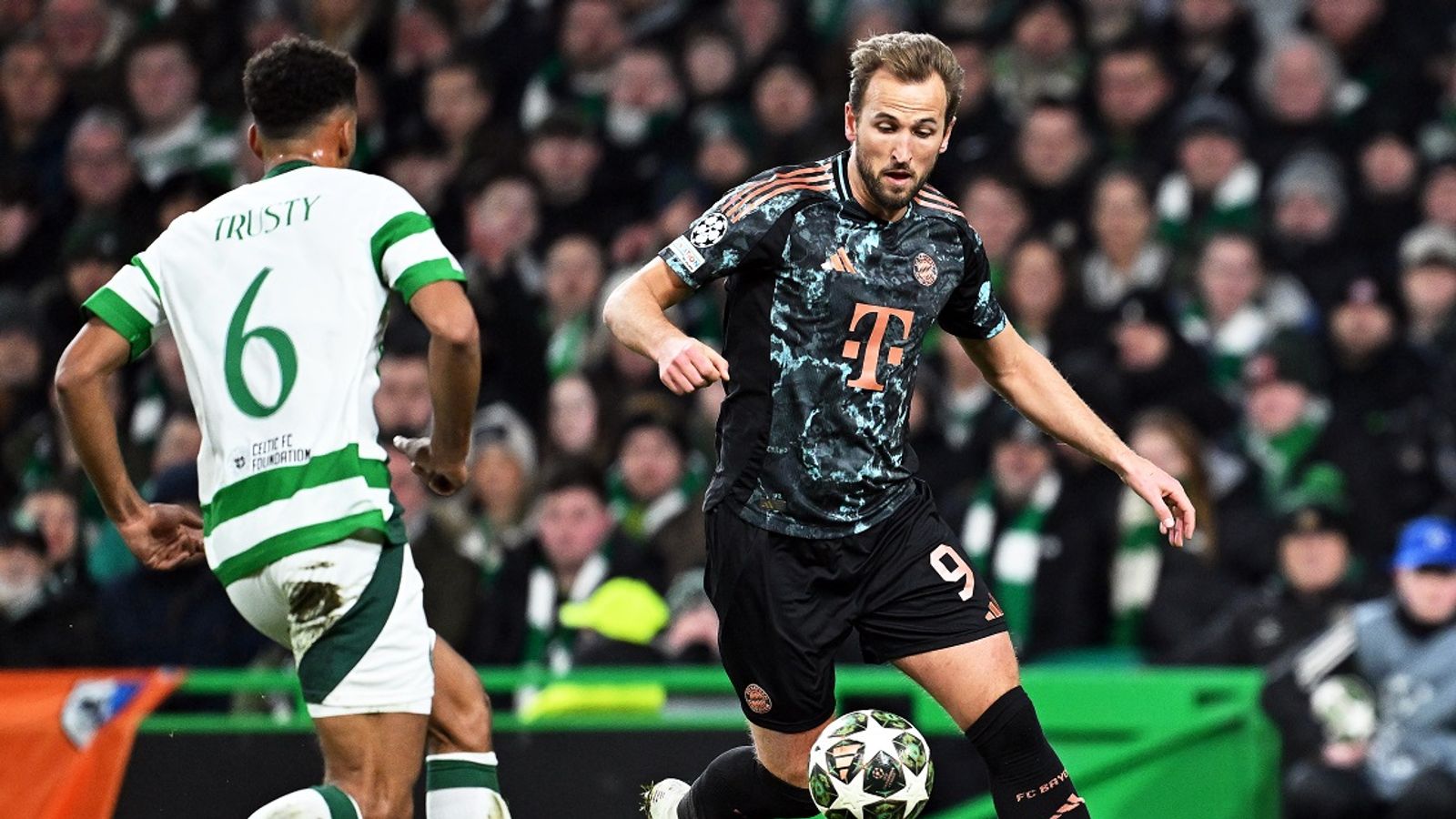 Harry Kane beim Anschwitzen vor dem Spiel gegen Celtic Glasgow dabei ...