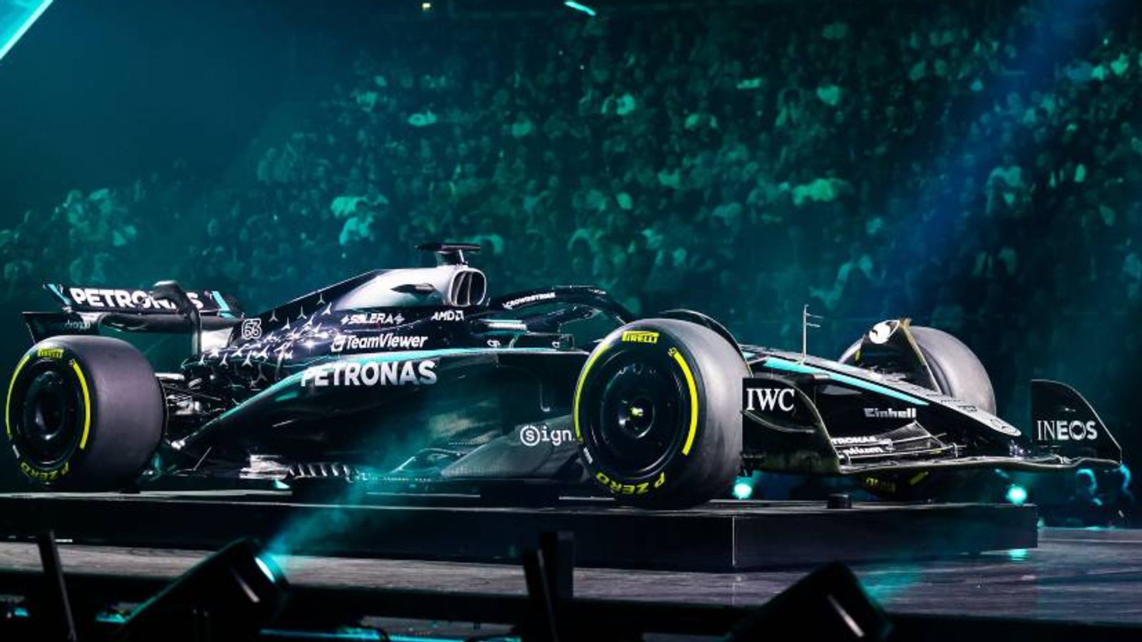 Optimismus pur! Mercedes stellt ihren Rennwagen für die neue Saison vor ...