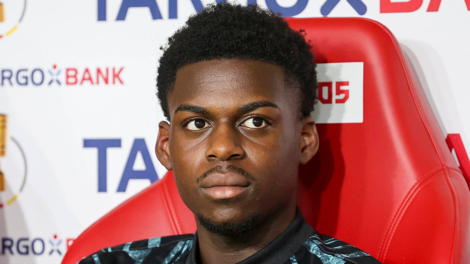 FC Bayern gibt Noel Aseko Nkili an Hannover 96 ab | Transfer Centre ...