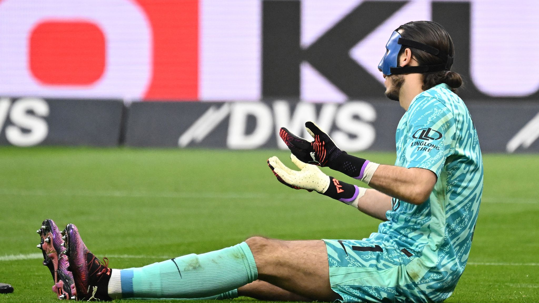 Kamil Grabara fehlt dem VfL Wolfsburg bis auf Weiteres | Fußball News ...