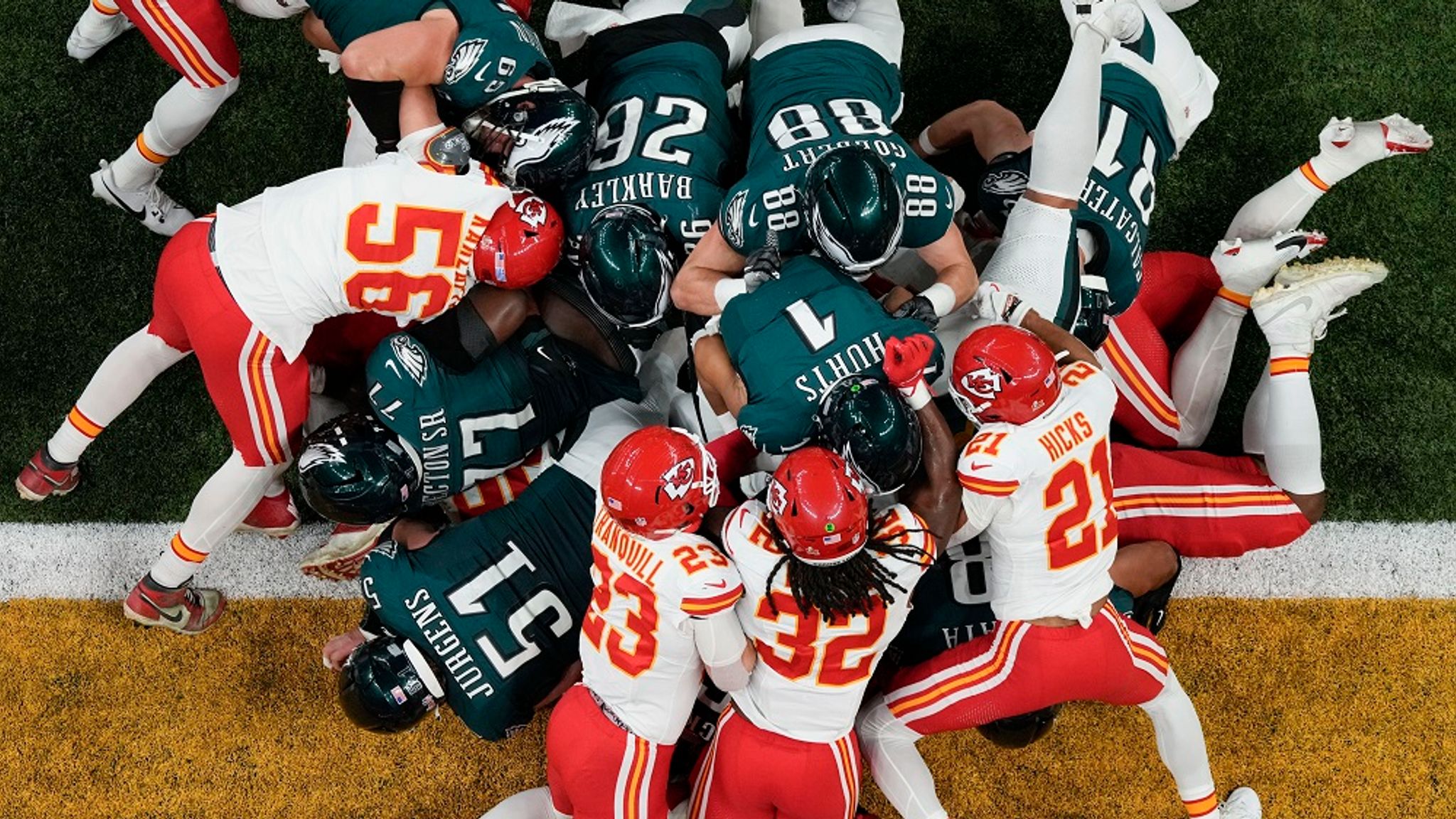 Die Philadelphia Eagles gewinnen den Super Bowl LIV gegen die Kansas ...