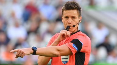 Daniel Siebert ist Schiedsrichter bei Bayer Leverkusen gegen FC Bayern | Fußball News | Sky Sport
