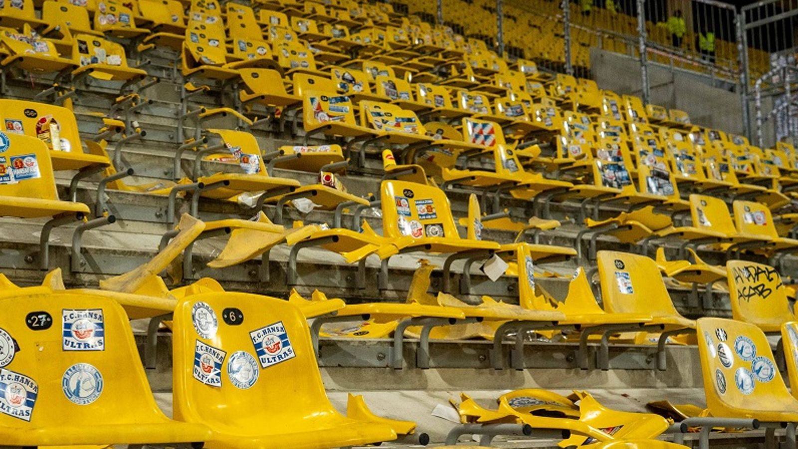 Hansa Rostock zieht nach Fan-Randalen Konsequenzen | Fußball News | Sky ...