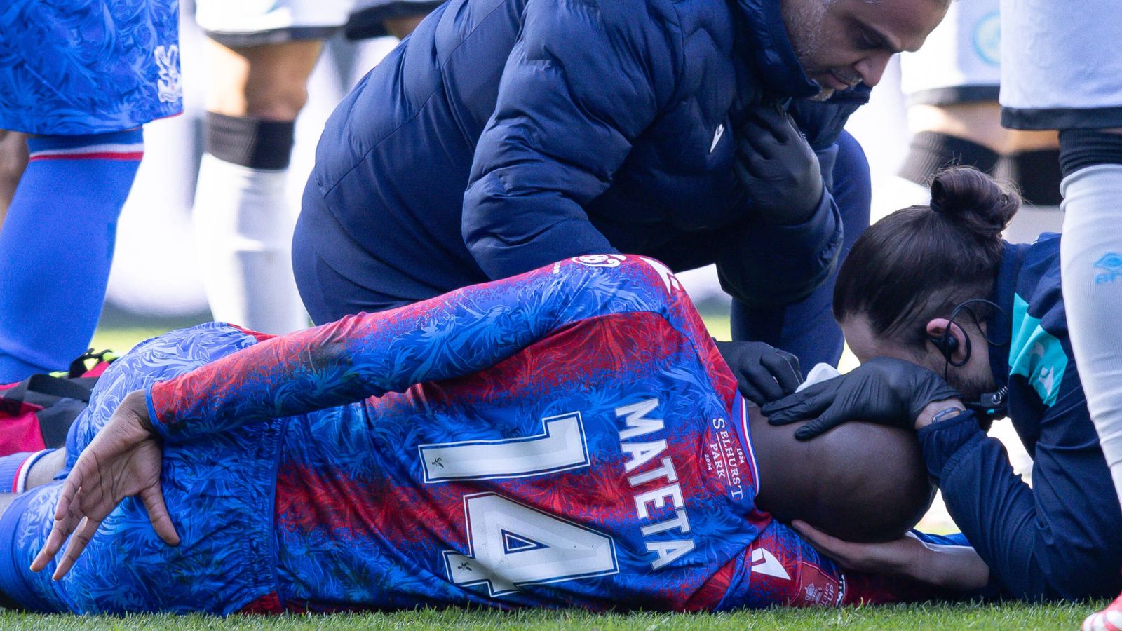 Horror-Foul bei Palace gegen Millwall an Jean-Philippe Mateta | Fußball ...