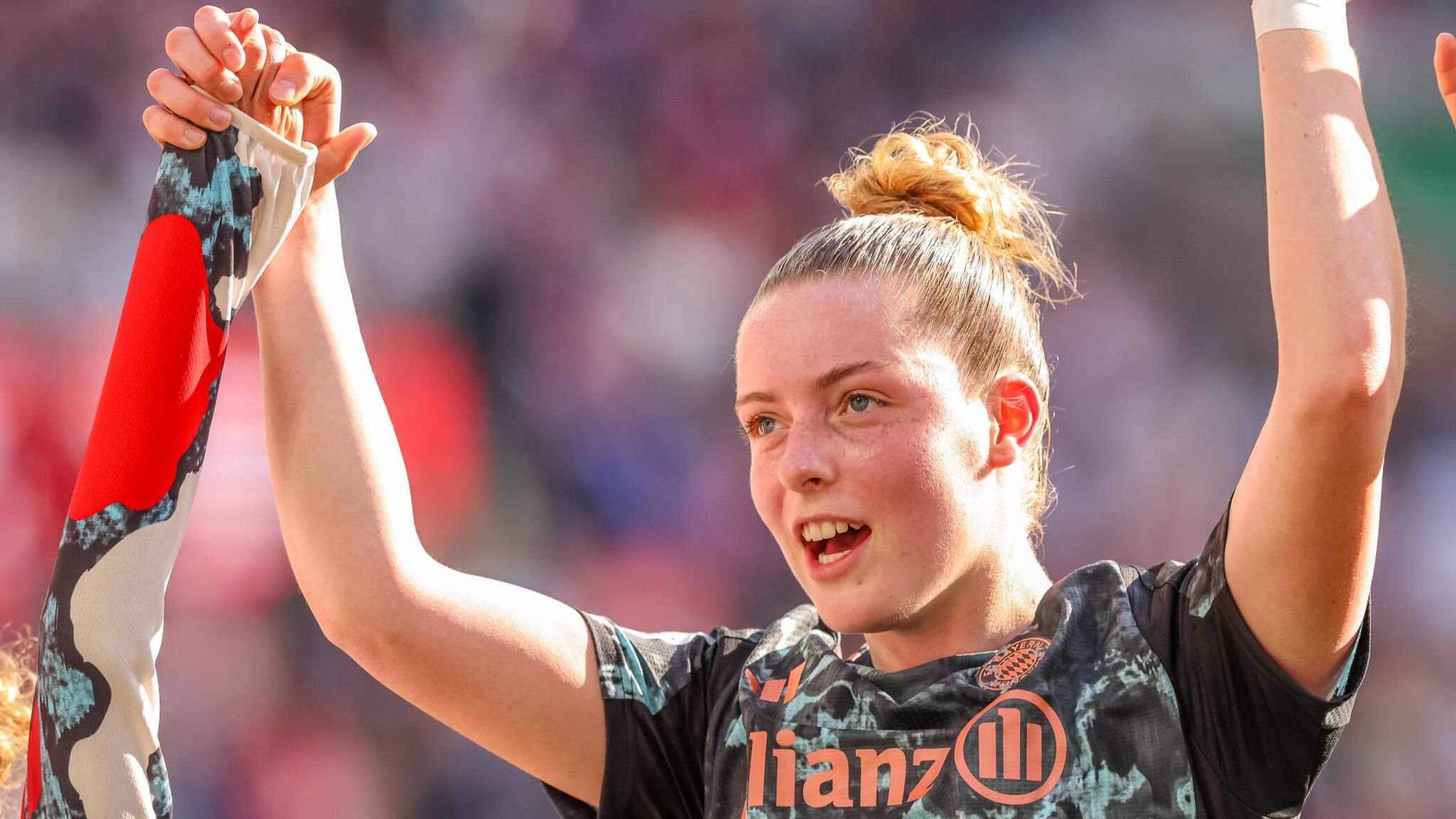 FC Bayern München verlängert mit Toptalent Alara Sehitler | Transfer ...