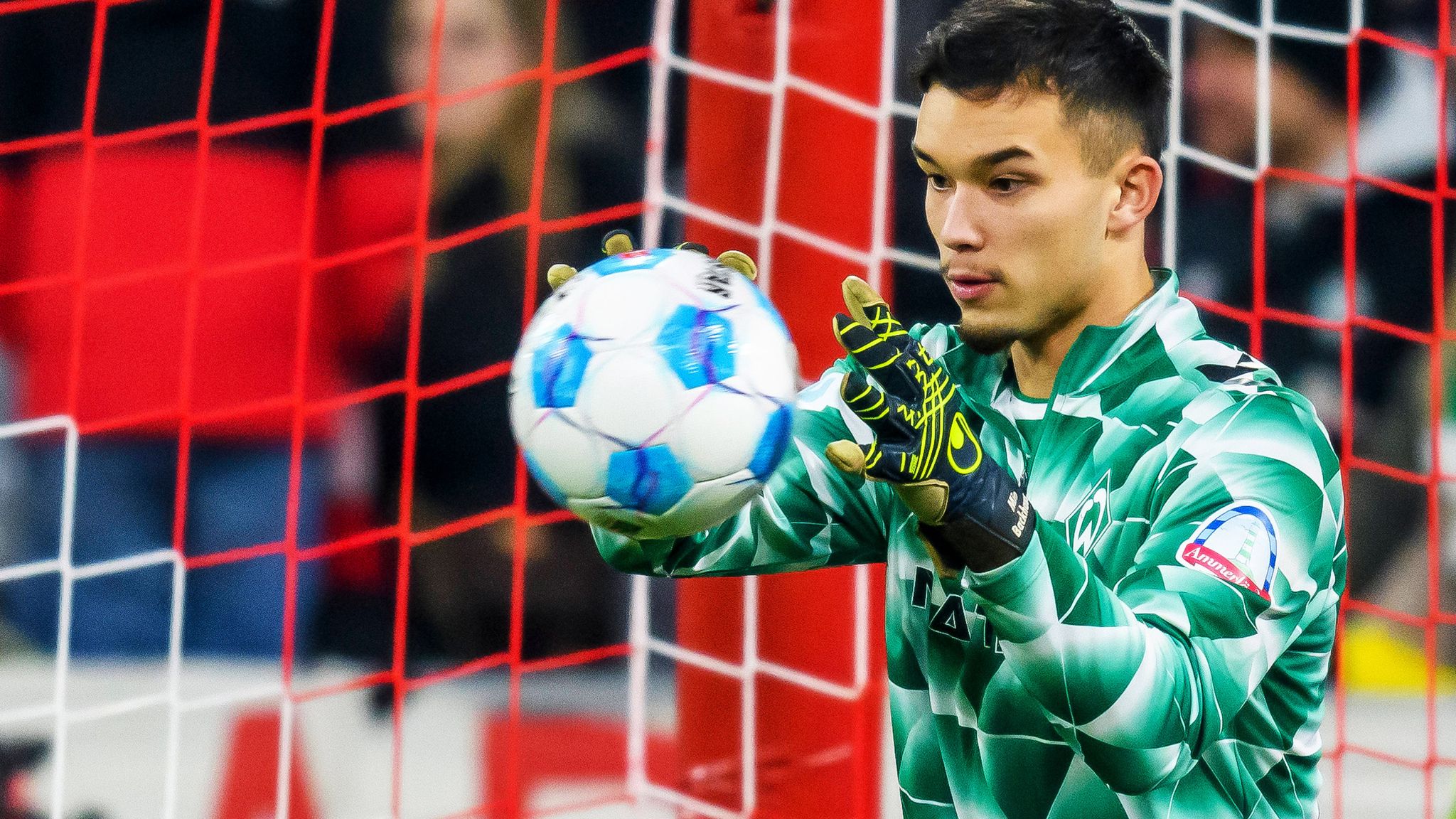 Feiert Mio Backhaus bei Werder Bremen bald sein Bundesliga-Debüt ...