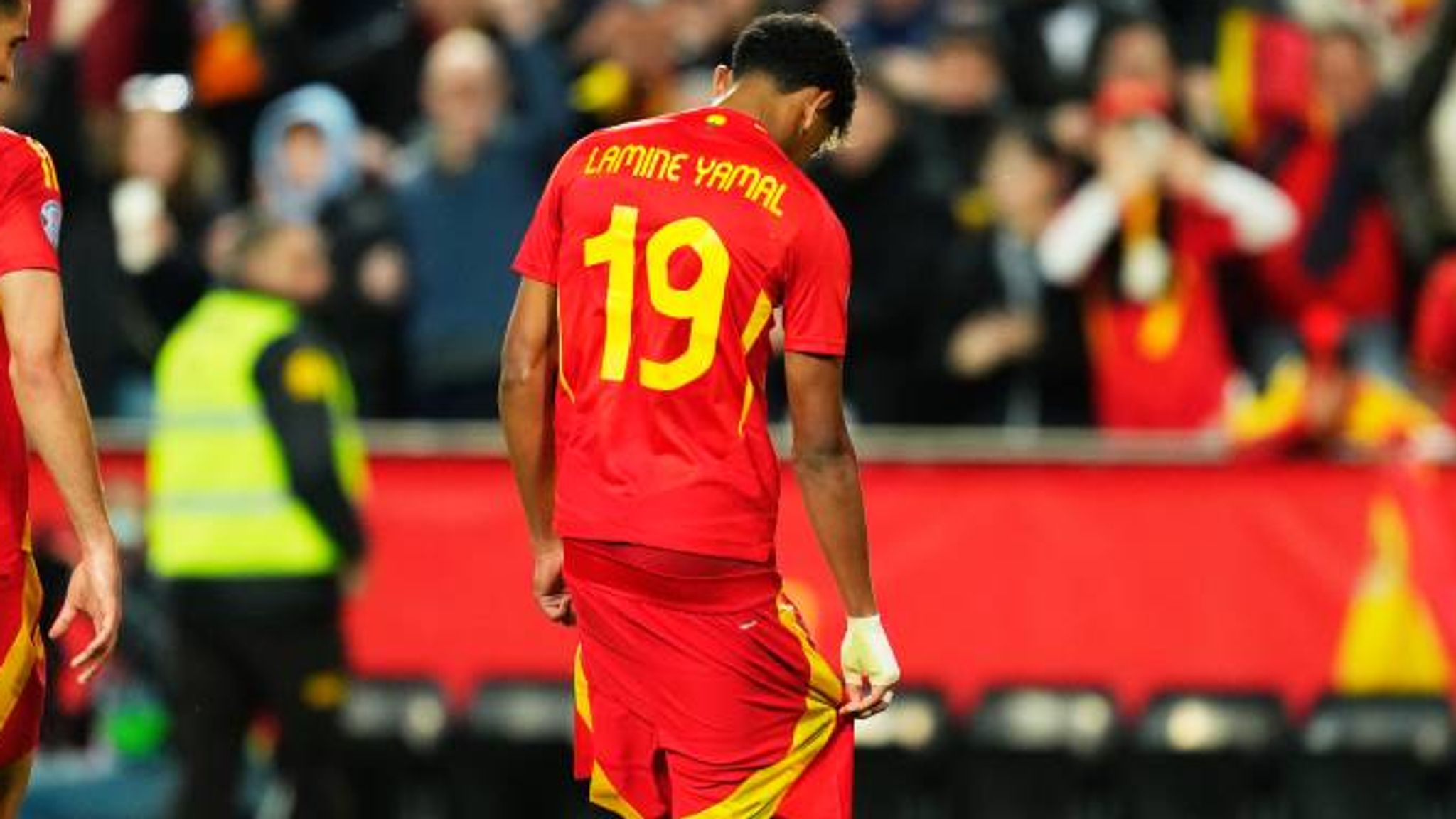 Lamine Yamal verhöhnt Ex-HSV-Spieler Rafael van der Vaart | Fußball ...