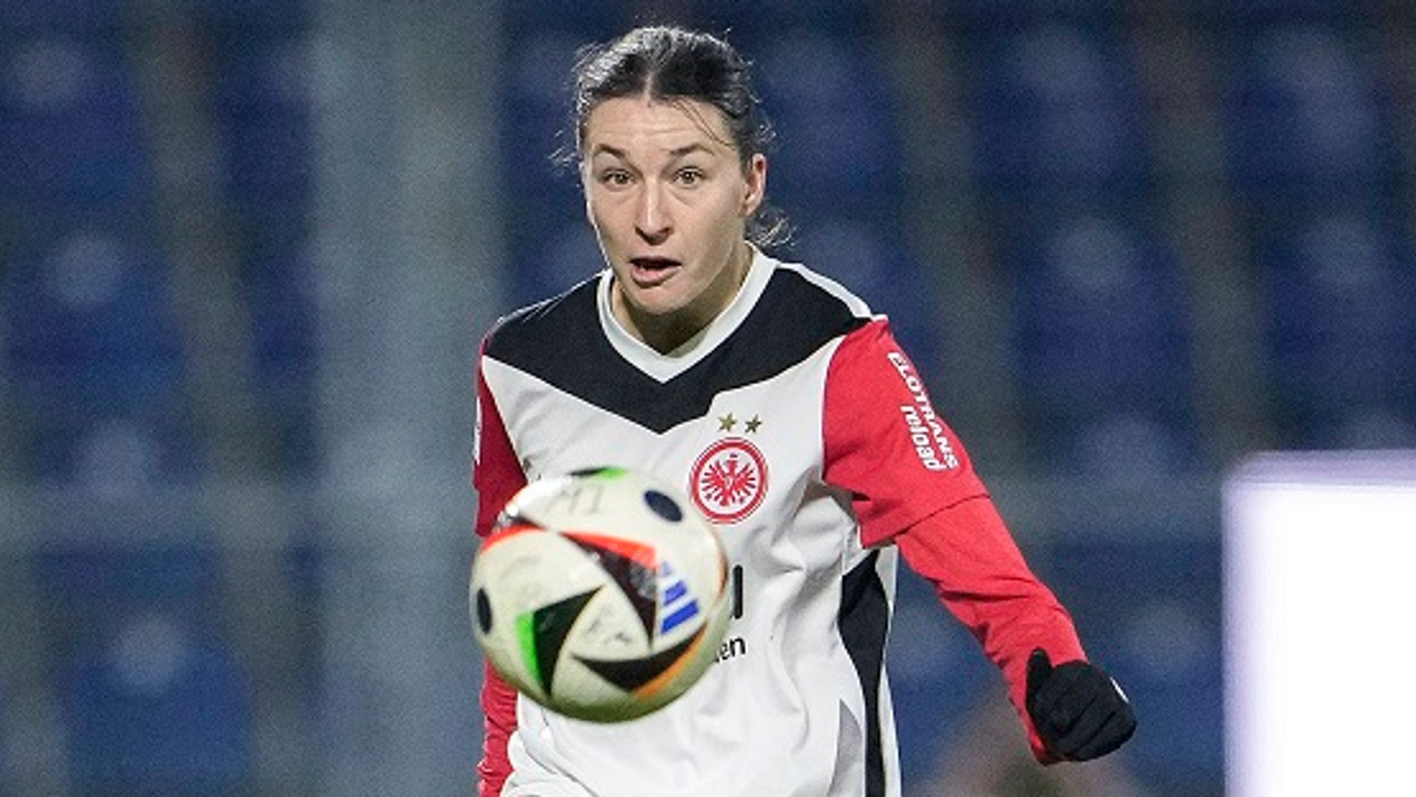 Bayern-Frauen verpflichten Barbara Dunst von Eintracht Frankfurt ...