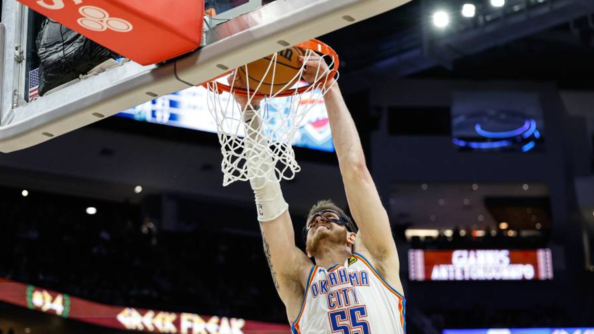 Hartenstein mit neuer persönlicher Bestmarke bei Sieg gegen Milwaukee ...