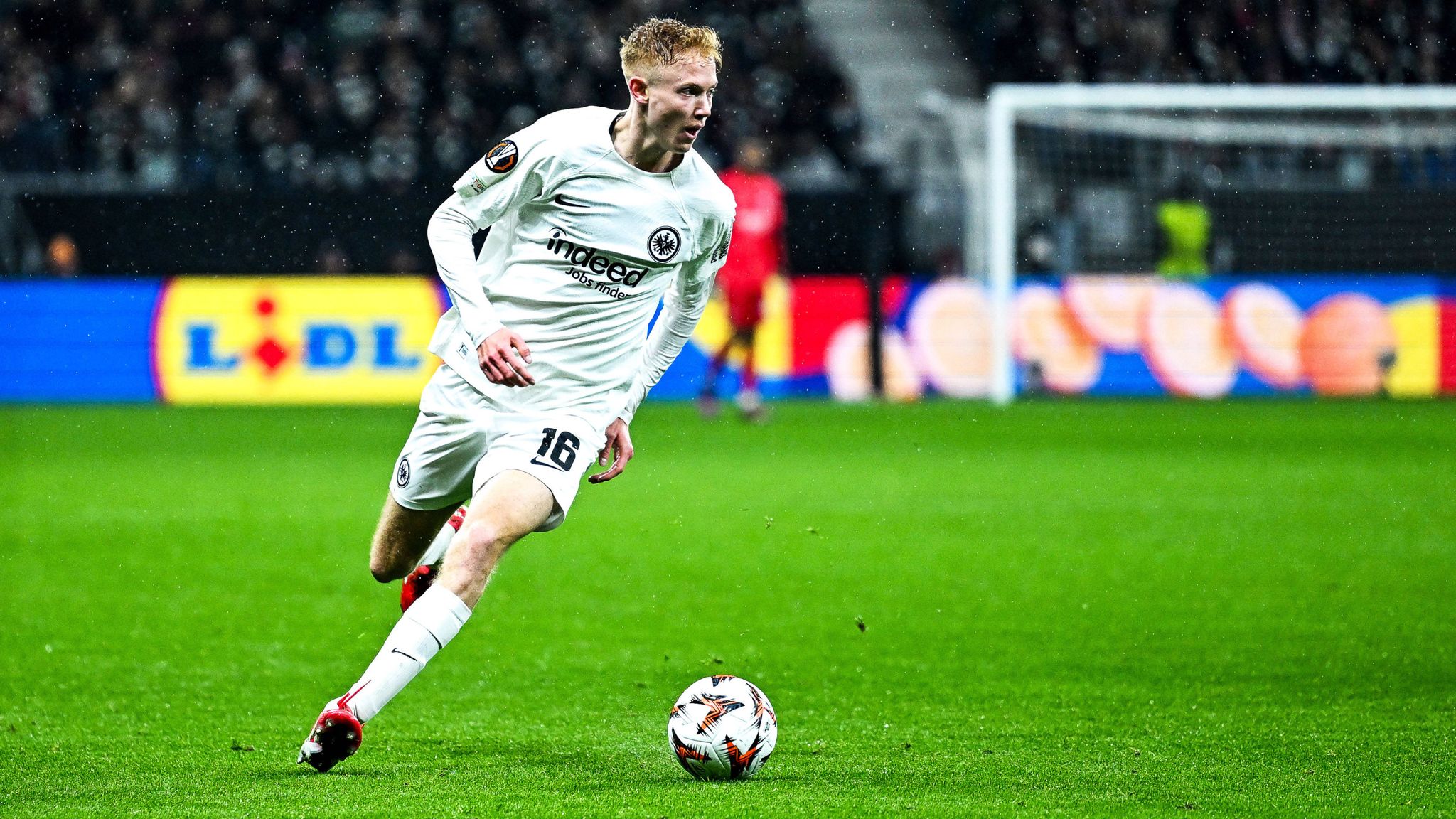 Manchester City steigt ins Rennen um Frankfurts Hugo Larsson ein ...