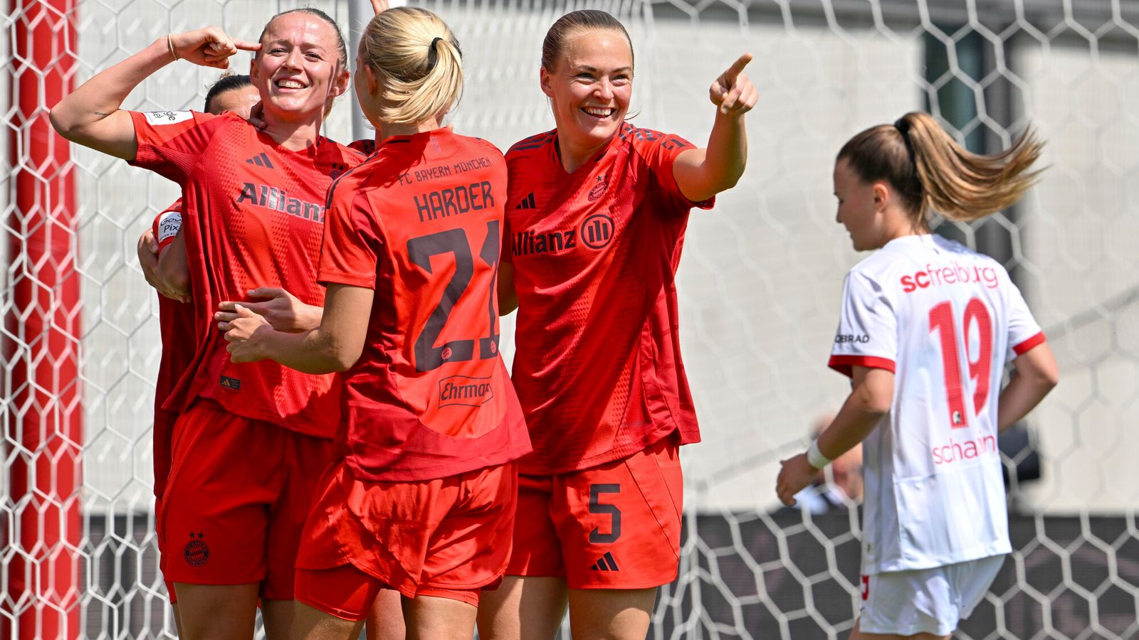 Spielbericht | FC Bayern Frauen - Freiburg Frauen | 27.04.2025
