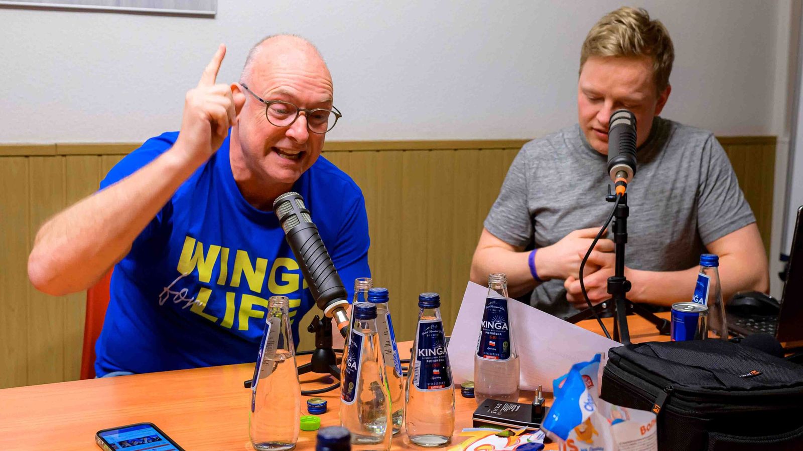 Mit Schmiso und Buschi: So sieht der neue Flutlicht-Freitag bei Sky ...