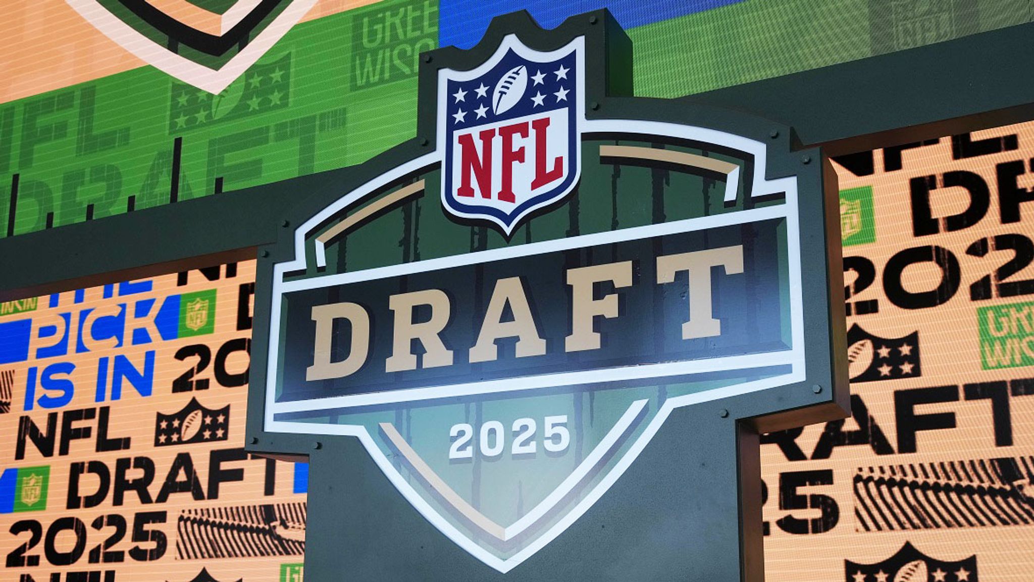 Alle Infos zu den Stars & zum Modus beim NFL Draft 2025 in Green Bay ...
