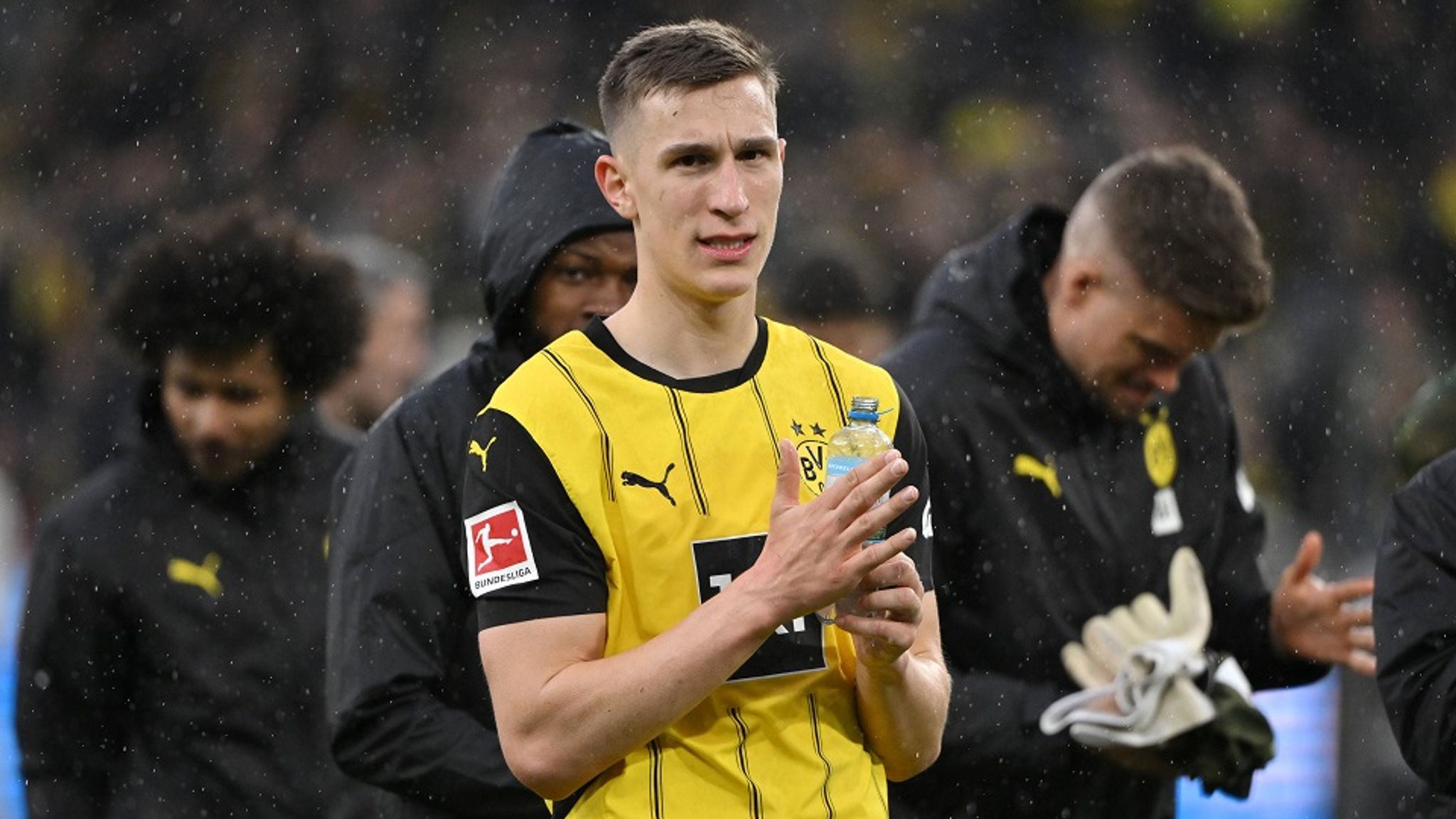 BVB-Star Schlotterbeck meldet sich nach Schockdiagnose emotional zu ...