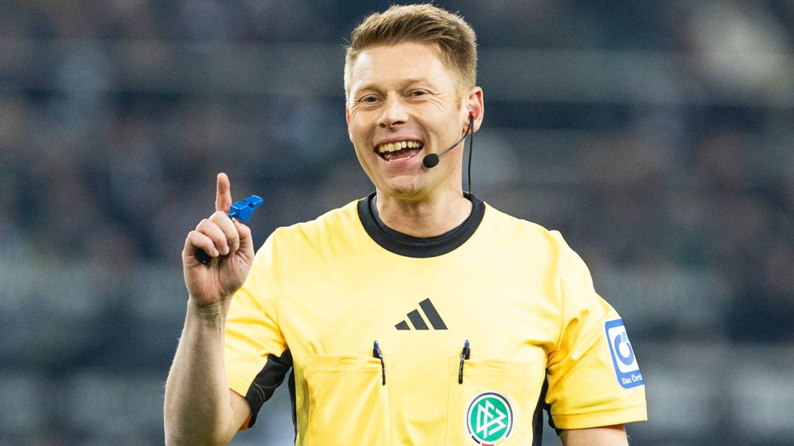 Christian Dingert pfeifft das DFB-Pokal-Finale zwischen DSC Arminia Bielefeld und dem VfB ...