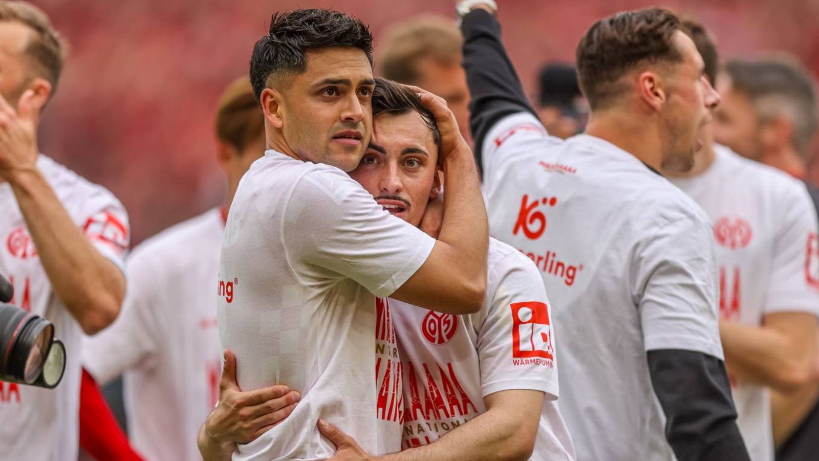 Nadiem Amiri wird nach dem Einzug in die Conference League mit FSV ...